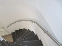 Spiltrapleuning aan de muur - Spiltrapleuning
