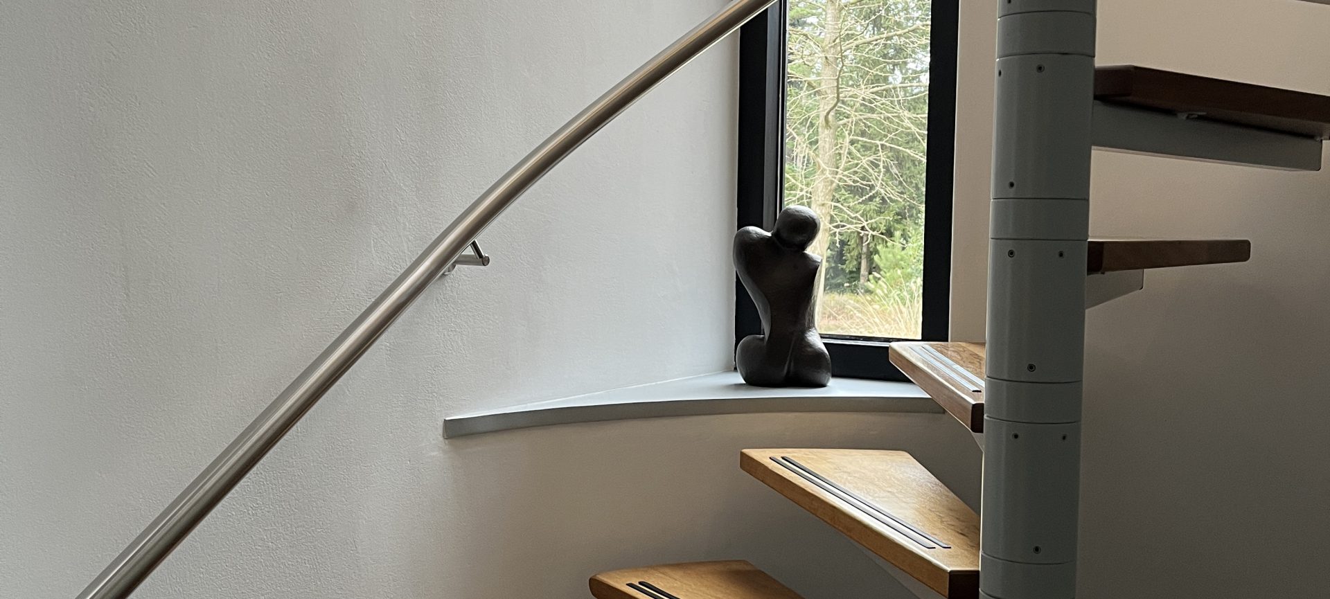 Spiltrapleuning aan de muur - Spiltrapleuning