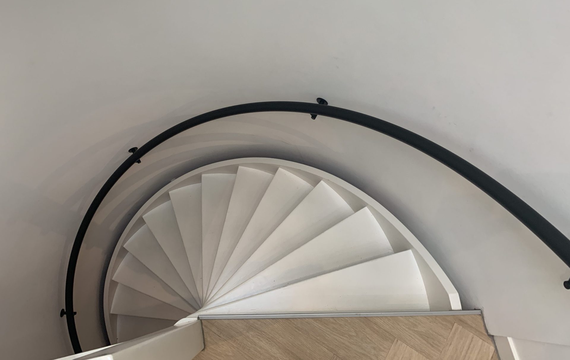 Zwarte spiltrapleuning - Spiltrapleuning